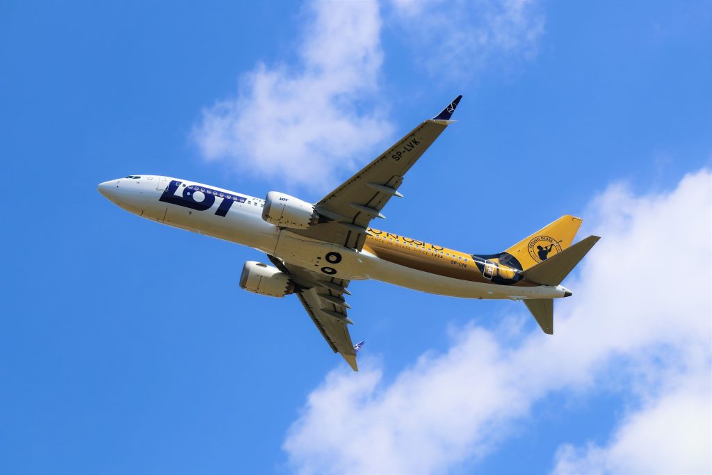 Nowe malowanie samolotu PLL LOT - sprawdź! | Mleczne Podróże, czyli ...