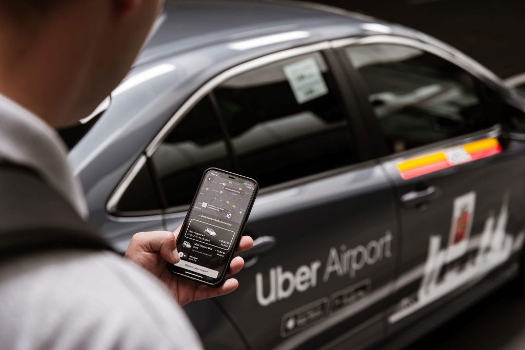 700 tysięcy przewiezionych pasażerów w rok. Uber i Lotnisko Chopina ...